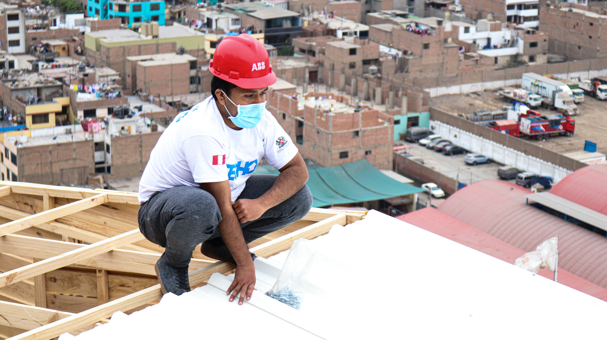 Porsche Perú y TECHO ayudan a damnificados por incendio en Los Olivos ...