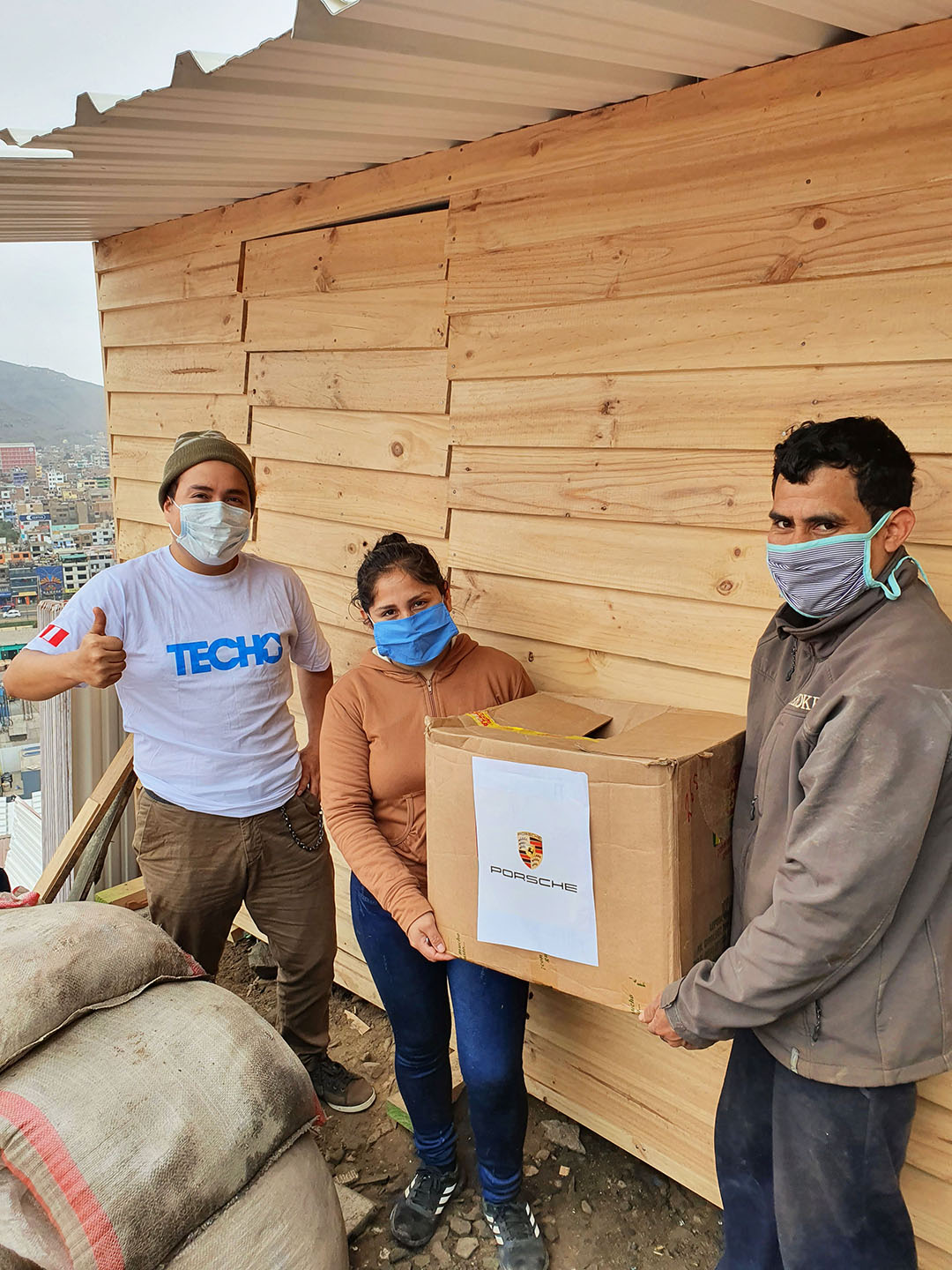 Porsche Perú y TECHO ayudan a damnificados por incendio en Los Olivos ...
